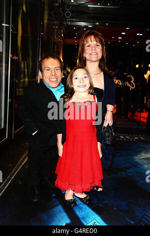 Warwick Davis with wife Samantha Davis with daughter Annabel Davis and ...