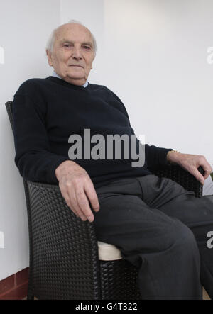 1948 Olympic diver Sir Peter Heatly at his home in Edinburgh Stock ...