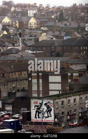 A view of murals in the Bogside area of Derry Stock Photo - Alamy