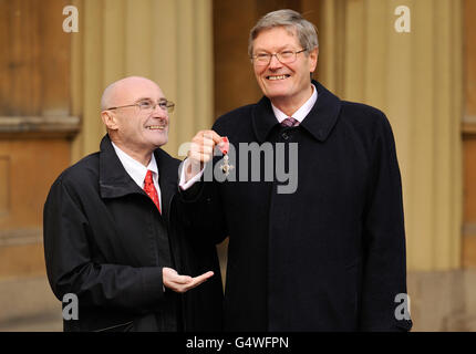 Clive Collins (right) with his brother musician Phil Collins, after ...