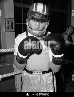 American Middleweight Don Fullmer, who fights Great Britain's Terry ...