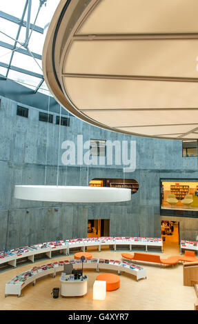 Opened 2015, the civic library of Le Havre is at home in Oskar Niemeyer ...