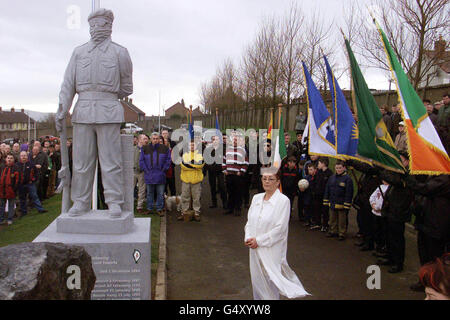 Members of the Irish National Liberation Army (INLA) at the funeral of ...