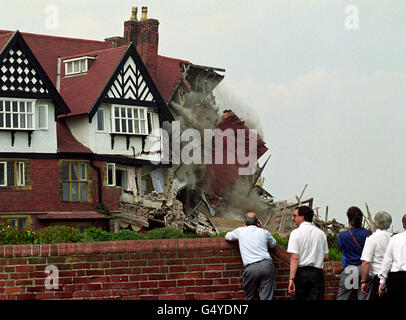 The Holbeck Hall hotel in Scarborough after it s collapse to cliff ...