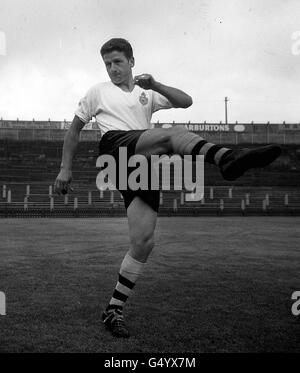 ROY HARTLE BOLTON WANDERERS FOOTBALL CLUB 26 JANUARY 1960 Stock Photo ...