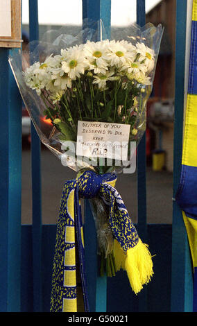 TRIBUTE TO FANS LEEDS UNITED FC 18 April 2000 Stock Photo - Alamy