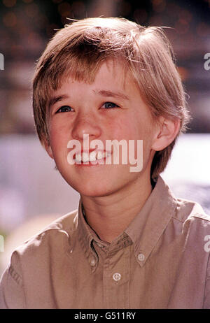 The Sixth Sense HALEY JOEL OSMENT - Cole Sear BRUCE WILLIS - Malcolm ...