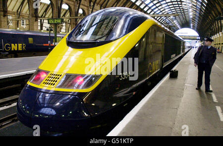GNER diesel and electric trains Kings Cross railway station London ...