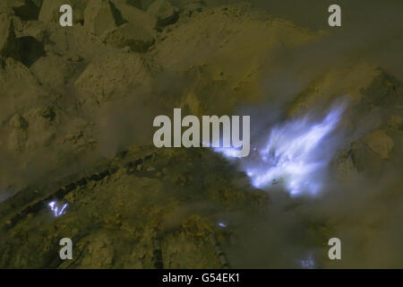 Indonesia, Java Timur, Bondowoso, Blue fire on the volcano Ijen Stock ...