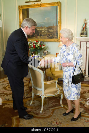 Stephen Harper meets Queen Elizabeth II Stock Photo - Alamy