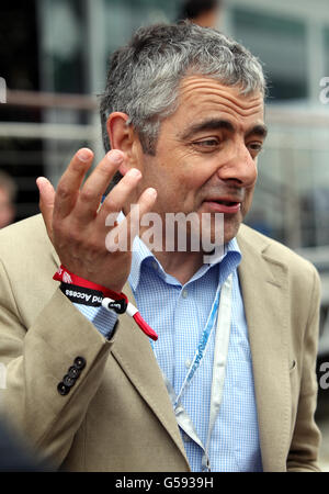 Rowan Atkinson at a motor racing circuit England GB UK 2003 Stock Photo ...