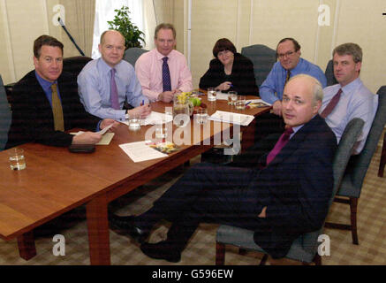 Defence Secretary Michael Portillo (left) Field Marshall Sir Peter Inge ...
