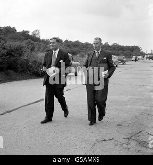 THE A6 MURDER 1961: Detective-Superintendent Robert Acott (centre), who ...
