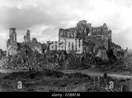 WW1 - Battle of Albert - British troops, blinded by gas, helping each ...