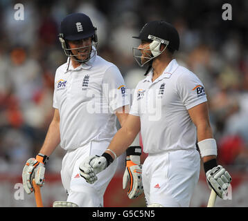 England's Graeme Swann, Matt Prior, Tim Bresnan and Andrew Strauss ...
