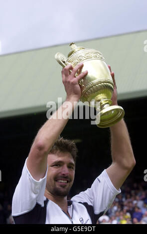GORAN IVANISEVIC WINS THE MENS FINAL AT WIMBLEDON TENNIS CHAMPIONSHIPS ...