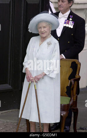 Queen Mother on her 101st Birthday August 2001 Stock Photo: 19771117 ...