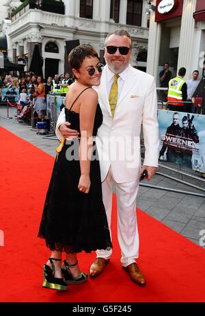 London, UK. Ray Winstone, Jaime Winstone (centre) with mother Elaine ...
