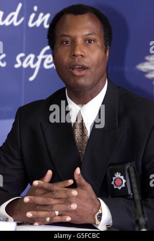 Detective Superintendent Win Bernard of Essex Police (L) and Nigel ...