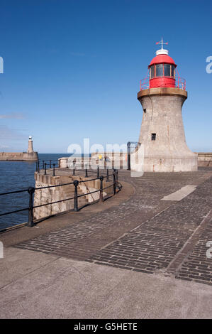 South Shields Lighthouse, River Tyne, South Pier Stock Photo - Alamy
