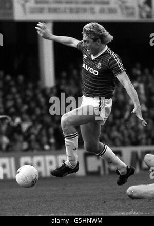 West Ham United's Frank McAvennie (c) takes on Oxford United's John ...