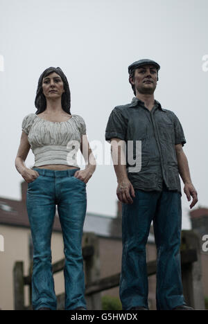 Statue of the couple at Newbiggin by the sea Stock Photo - Alamy