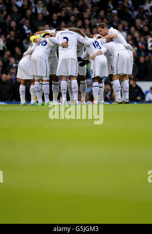 Tottenham Hotspur players huddle before the Tottenham Hotspur v Everton ...
