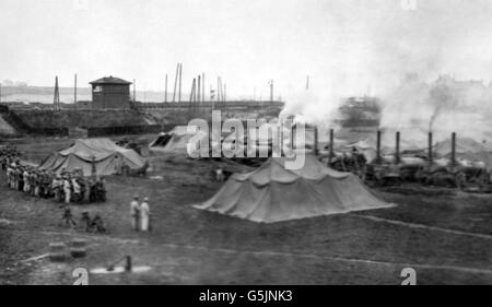 World War 1. German field bakery with soldiers cooking bread in Stock ...