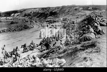 World War 1 - French soldiers shelter before the battle continues in ...
