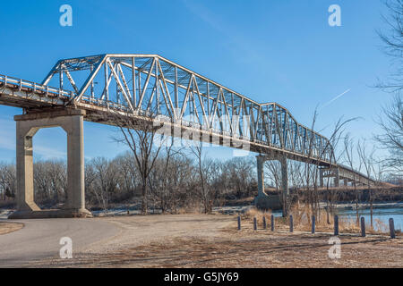 Steel bridge over the Missouri River in Decatur, Nebraska Stock Photo ...
