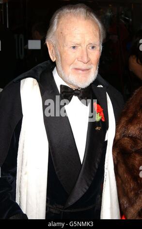 Veteran actor British actor Sir John Mills attends the unveiling ...