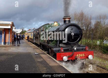 Steam trains and the ex-GWR Engine Shed at Shrewsbury Railway Station ...