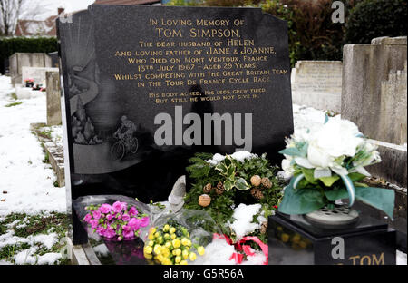 Cycling - Tommy Simpson Grave - Harworth Cemetery Stock Photo - Alamy