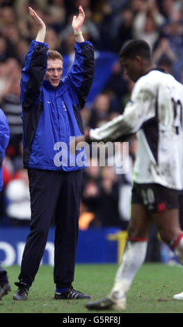 Everton's manager David Moyes celebrates 2-1 victory at final whistle ...
