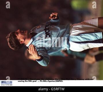 Manchester City's Gerry Creaney celebrates the winning goal Stock Photo ...