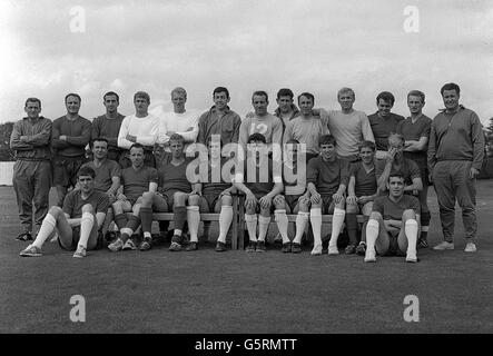 The 1966 England World Cup team visit Pinewood Studios and spend time ...
