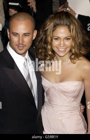 Jennifer Lopez and Chris Judd arriving at the 2001 MTV Video Music ...