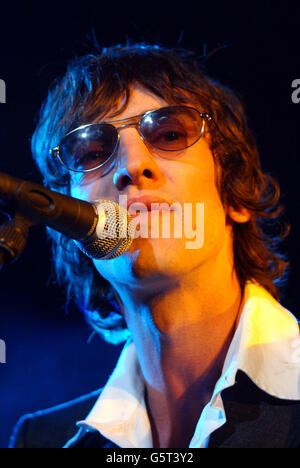 Richard Ashcroft at the fundraising concert for Marie Curie Cancer Care ...