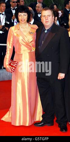 Actor Timothy Spall with wife Shane (2nd R) and daughters, after he ...