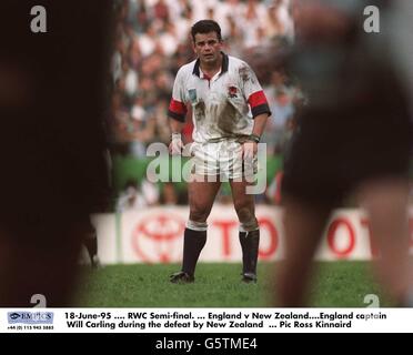 Rugby World Cup 1995 -England in Durban. Will Carling put his arms ...