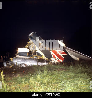 Trident Air Crash - Wreckage in Staines Stock Photo - Alamy