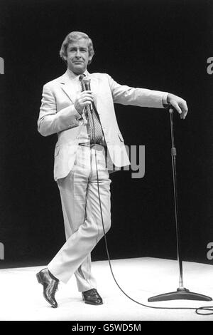 Entertainment - Comedian Dave Allen Stock Photo - Alamy