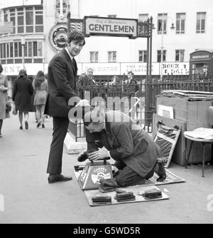 Irish Comedian Dave Allen in London 1988 Stock Photo - Alamy