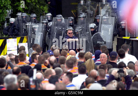 Portadown Orangemen march down to police lines after they were ...