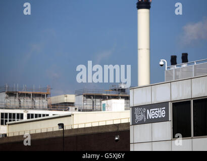 A general view of the Nestle factory in Hayes, Middlesex Stock Photo ...