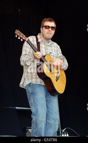 Doves/Jimi Goodwin performing at Glastonbury Festival 2002 Stock Photo ...