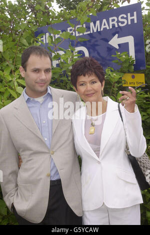 Raimunda Rothen shows off her wedding ring at Belmarsh Prison, London ...