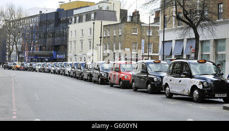 A taxi rank in Victoria, London Stock Photo - Alamy