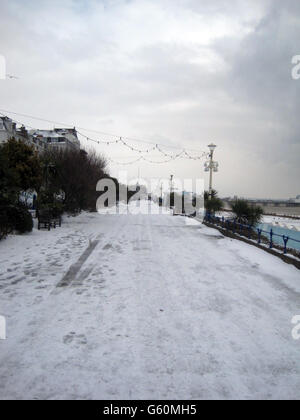 Snow in Eastbourne, Sussex today as hundreds of drivers were stranded ...