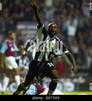 Newcastle United's Tresor Lomana Lualua scores the 2nd goal of the game ...